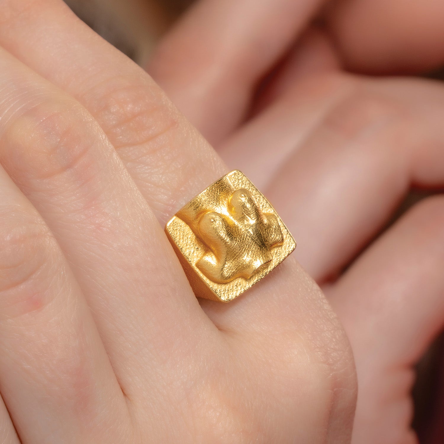 Granular Diva Signet Ring – ARVINO